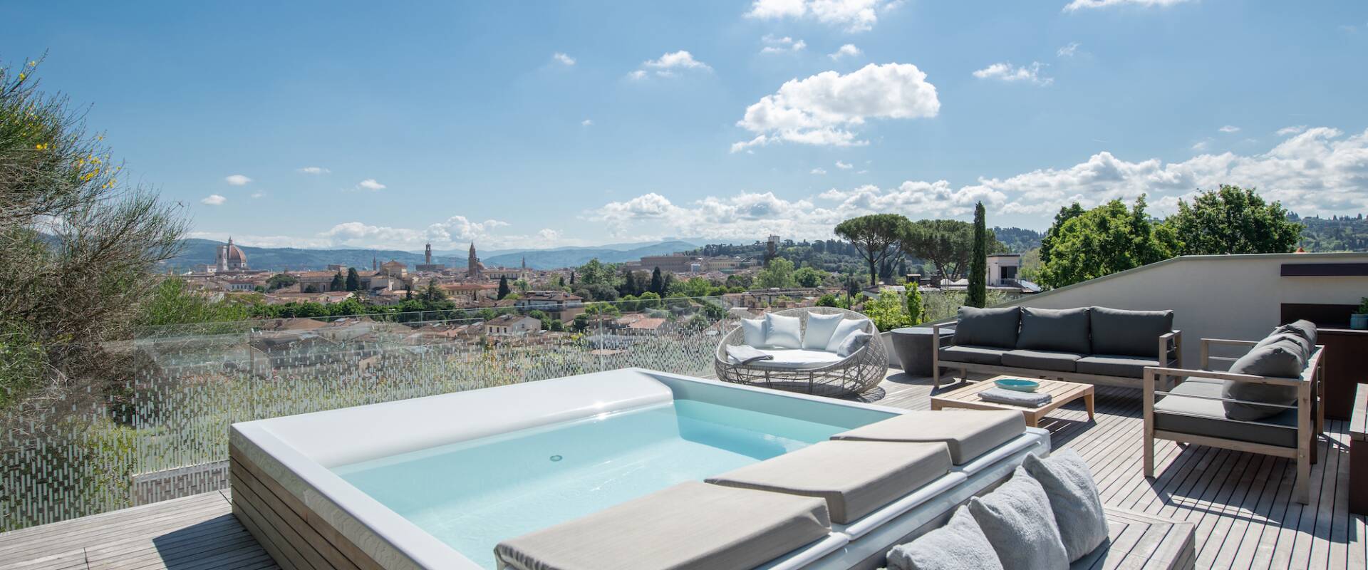 Outdoor Jacuzzi-hot tub Luxury Villas & Vacation Rentals | Home In Italy