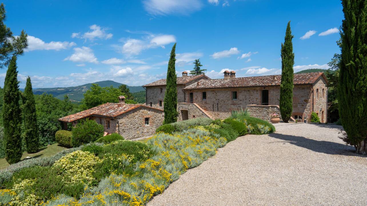 Luxury villa Casa Lazzari for rent in Umbria, Preggio | Home In Italy