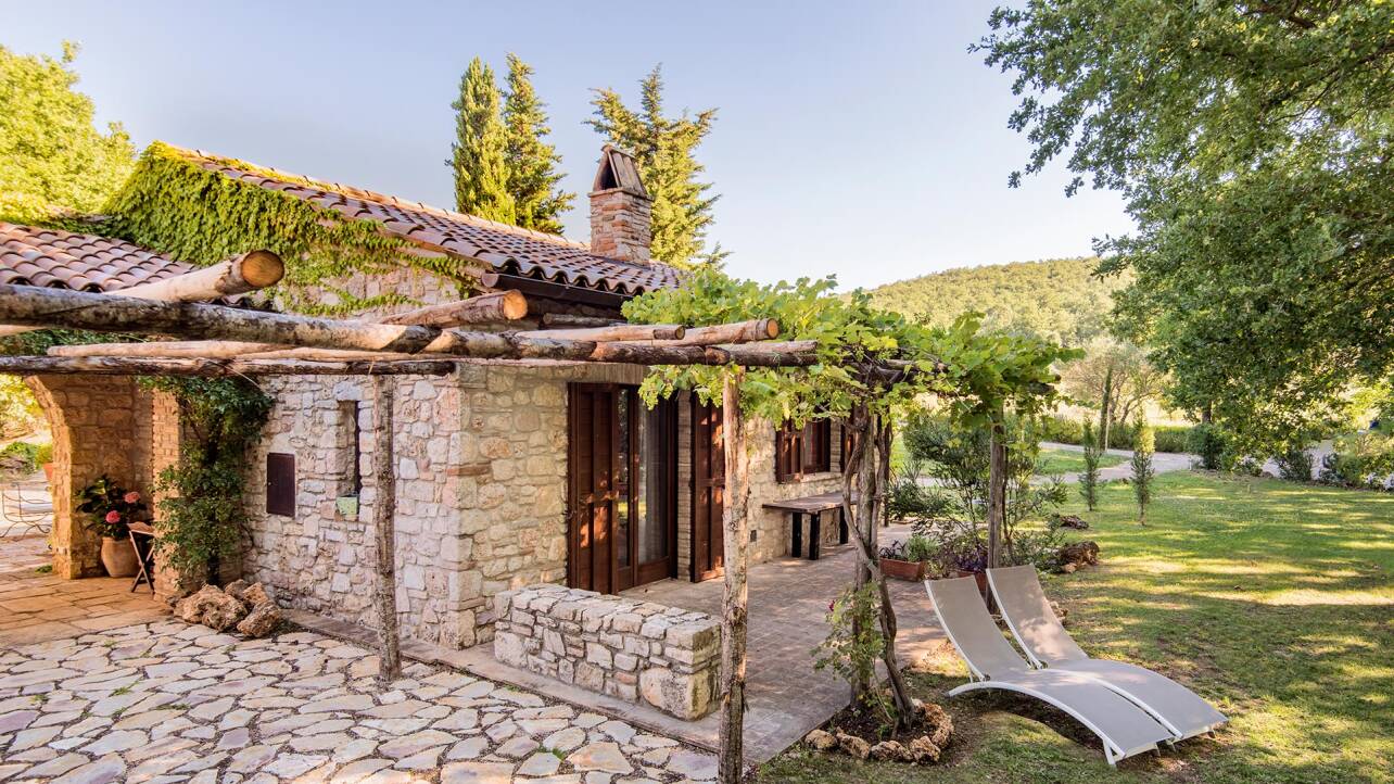 Luxury villa Ebe for rent in Umbria, Massa Martana | Home In Italy